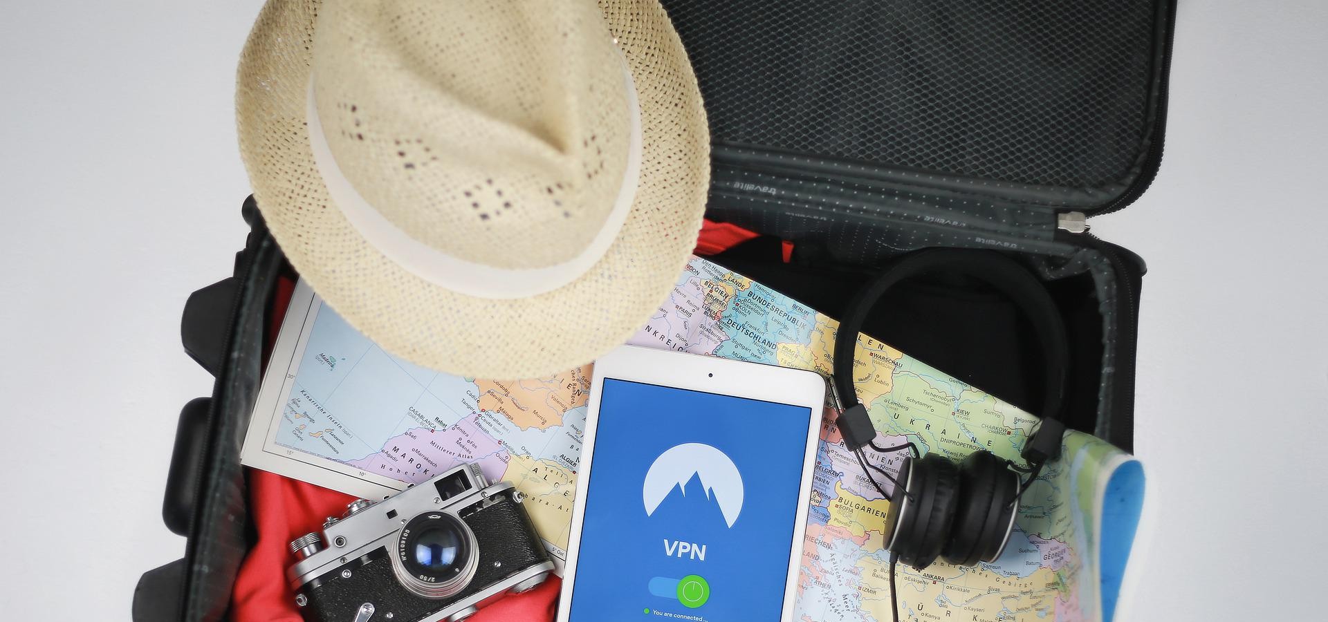 15 Essential Things to Pack for Traveling - Cheapfaremart